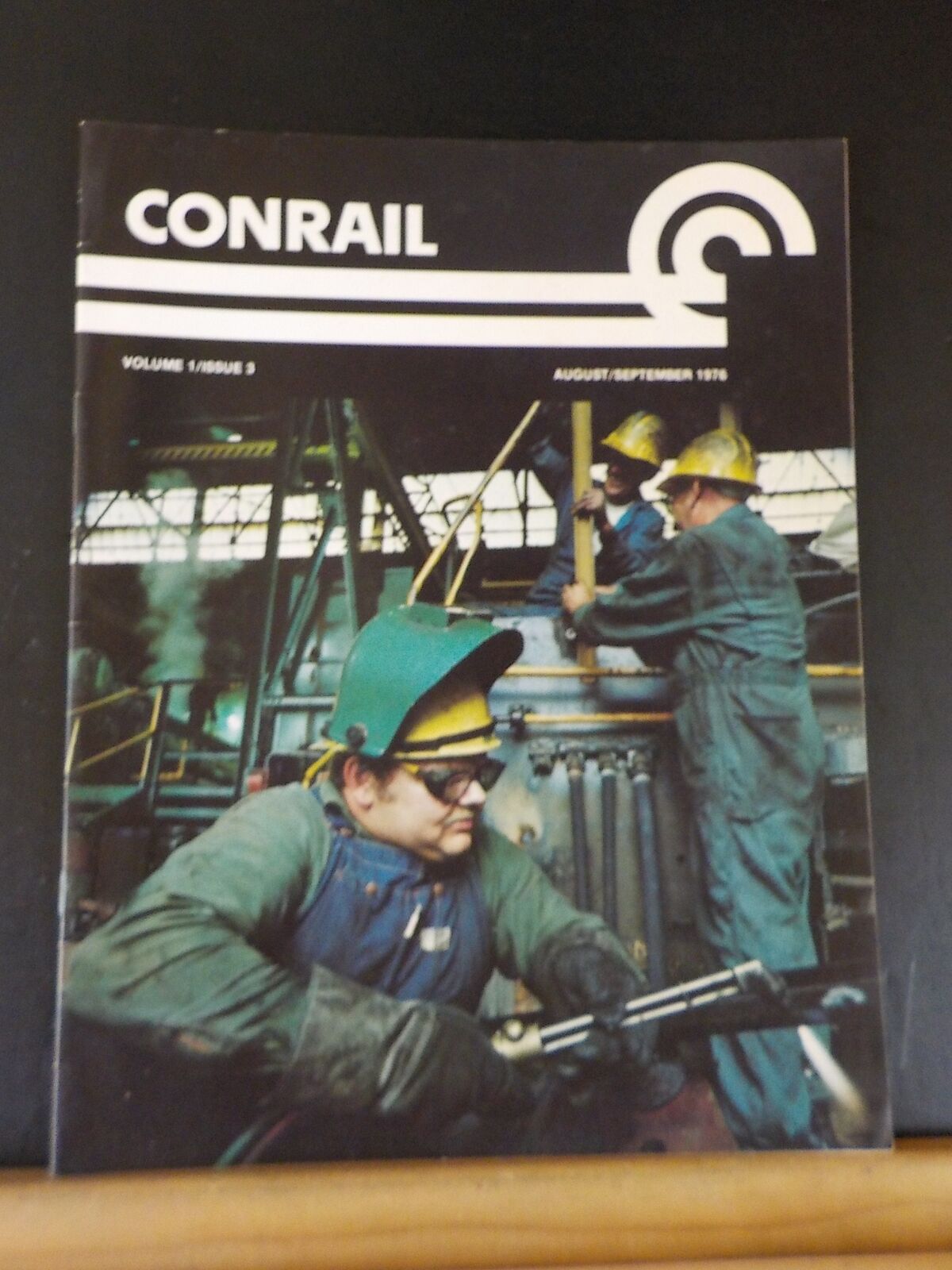 ConRail 1976 August September Employee Magazine Safety goggles M of E ...