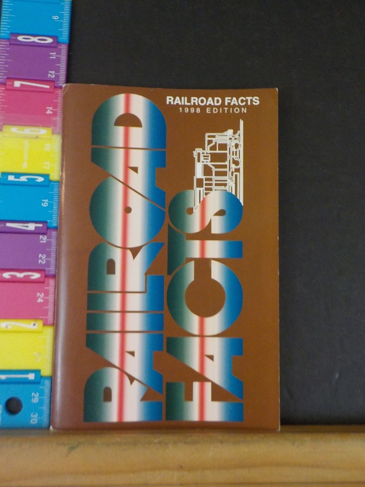 Railroad Facts 1998 Edition Carloadings, Ton-Miles, Tons, Revenue, and ...