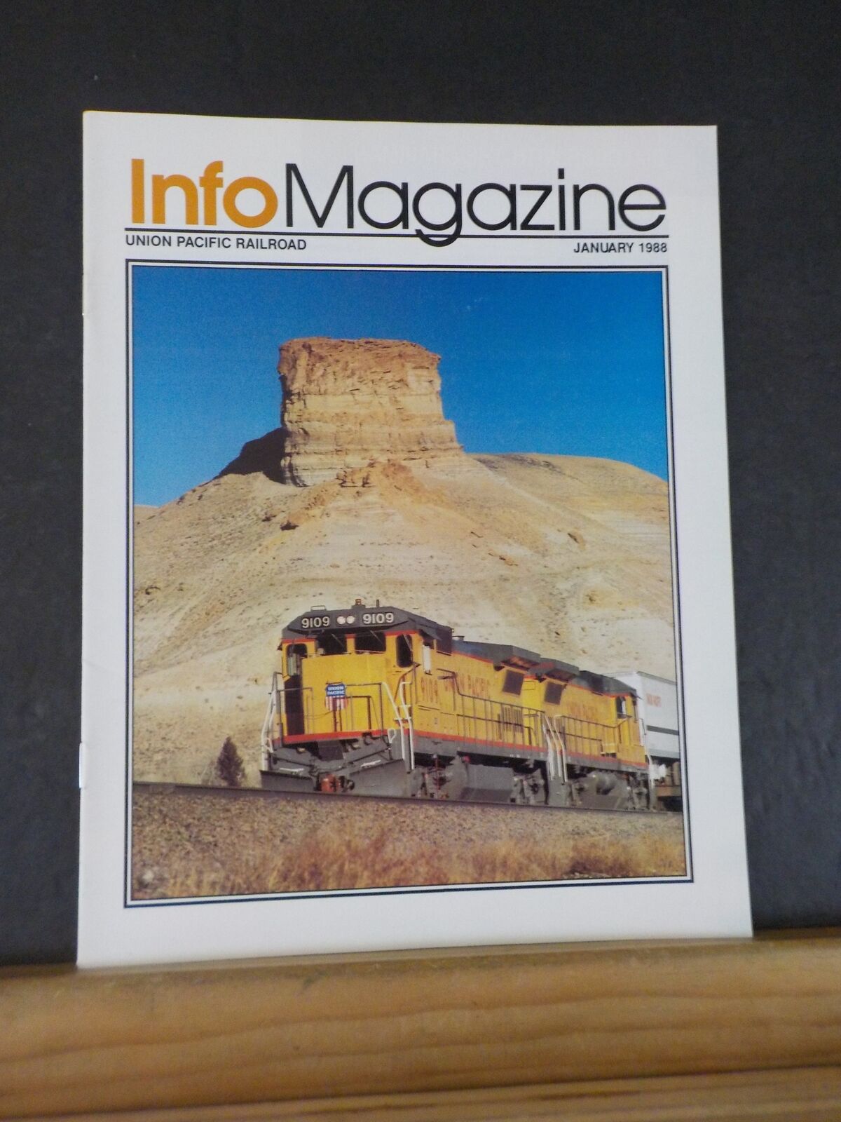 Info Magazine Union Pacific System 1988 January Employee UP DASH-8s To ...