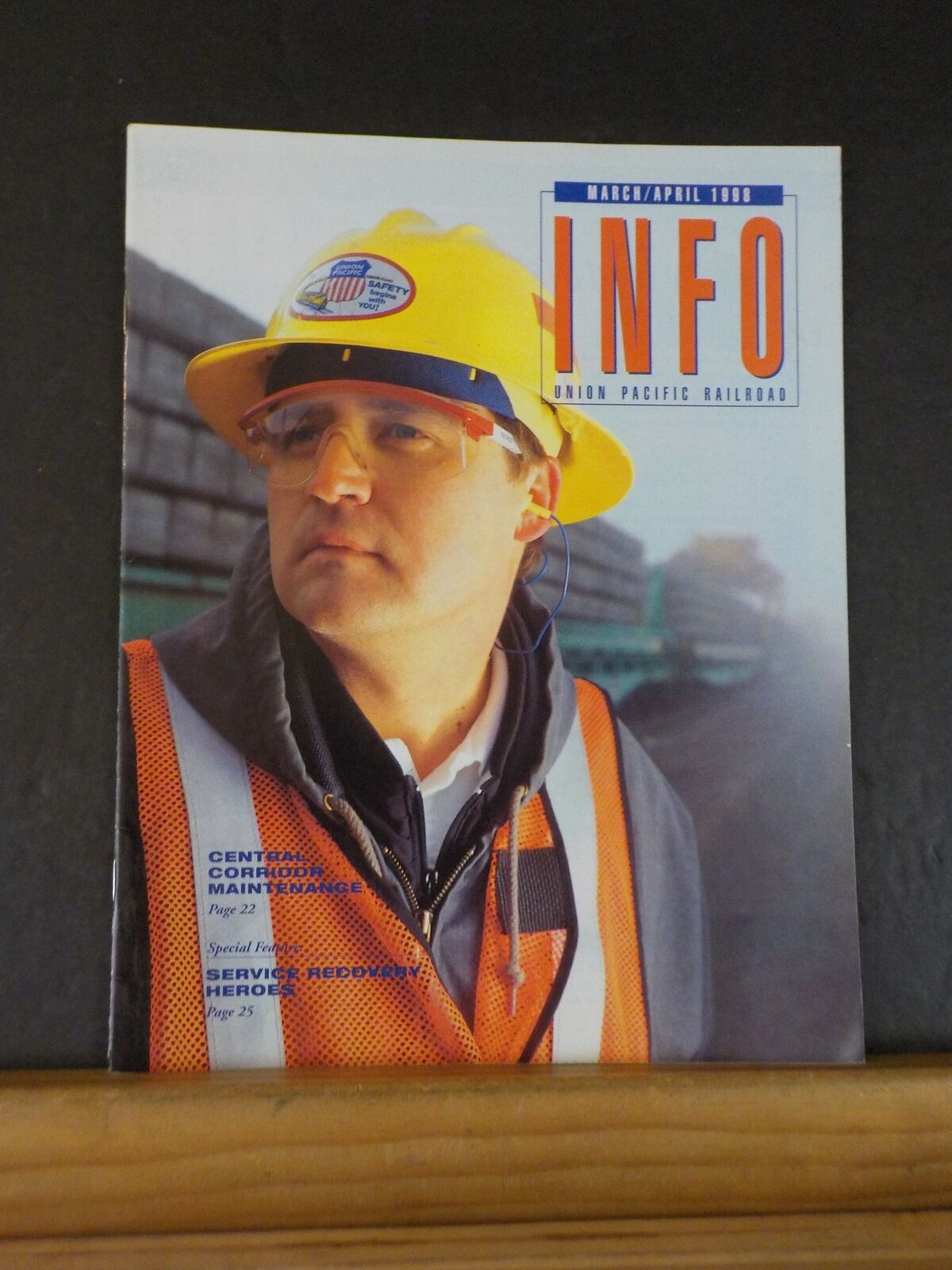 INFO Magazine Union Pacific Railroad 1998 March/Apr Employee Central C ...