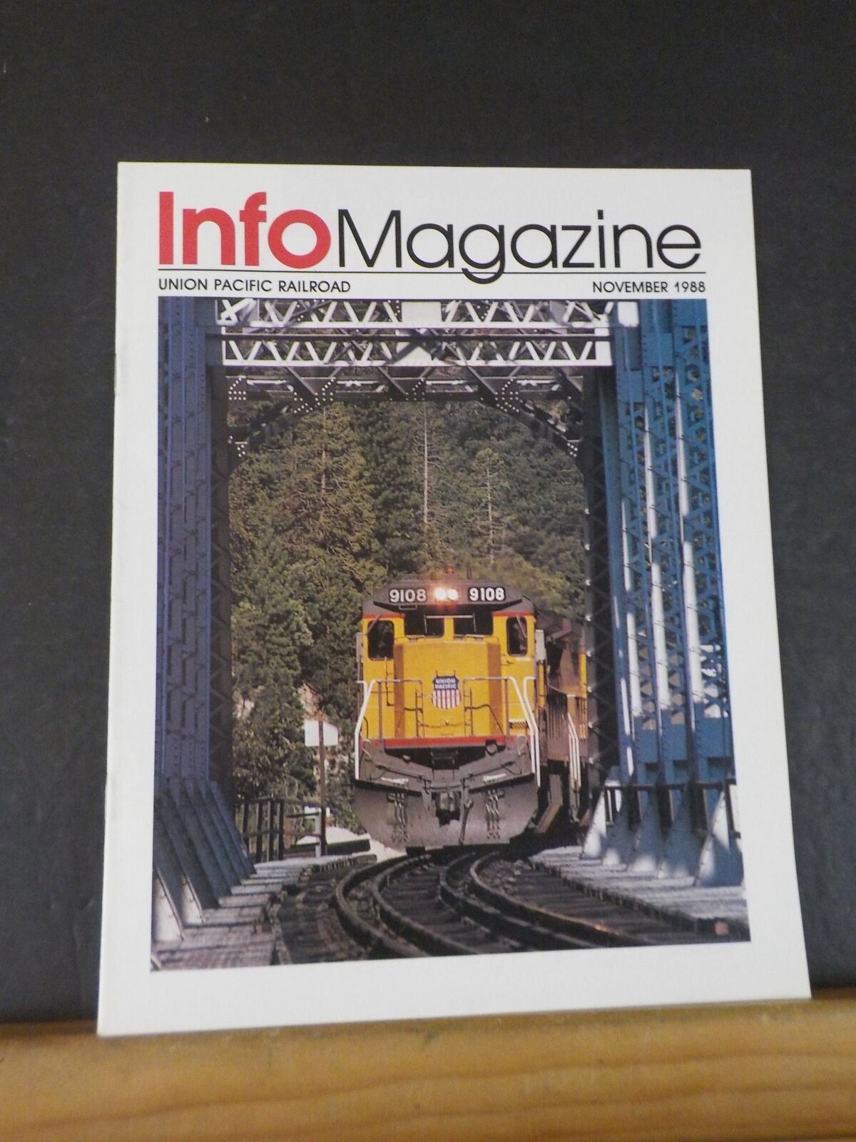Info Magazine Union Pacific System 1988 November Employee UP Locomotiv ...