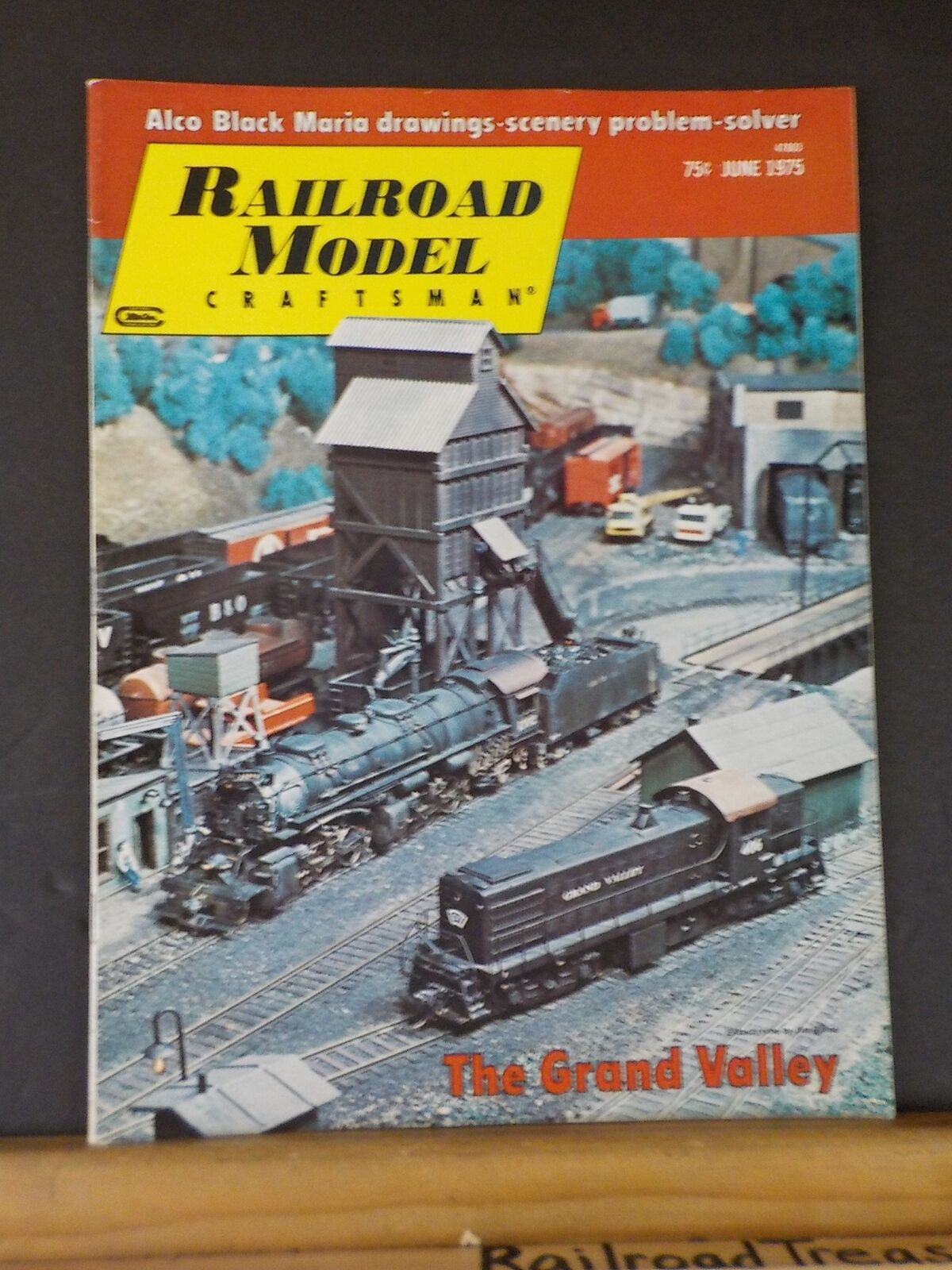 Railroad Model Craftsman Magazine 1975 June RMC Alco Black Maria Scene ...