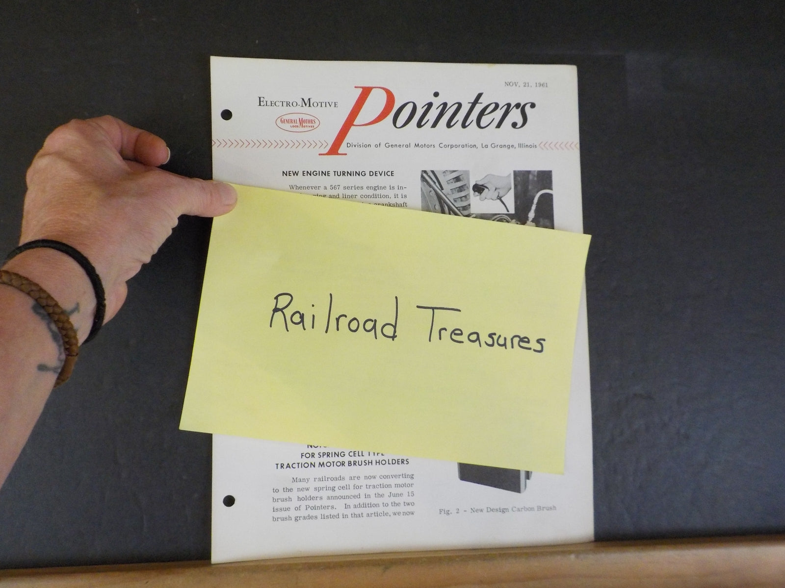 EMD Pointers 1961 November 21 New engines turning device ...