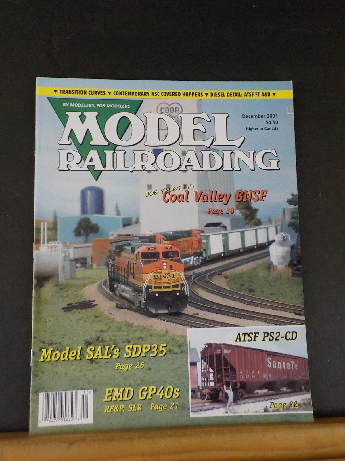 Model Railroading 2001 December SAL SDP35 EMD GP40s NSC Covered hopper – RailroadTreasures