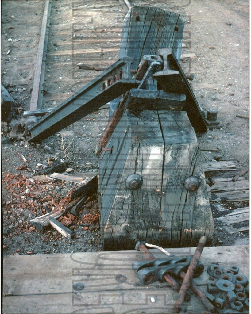 PHOTO Canadian Pacific Railroad Bumper Post 1978 Banff Alta Garden Tra ...